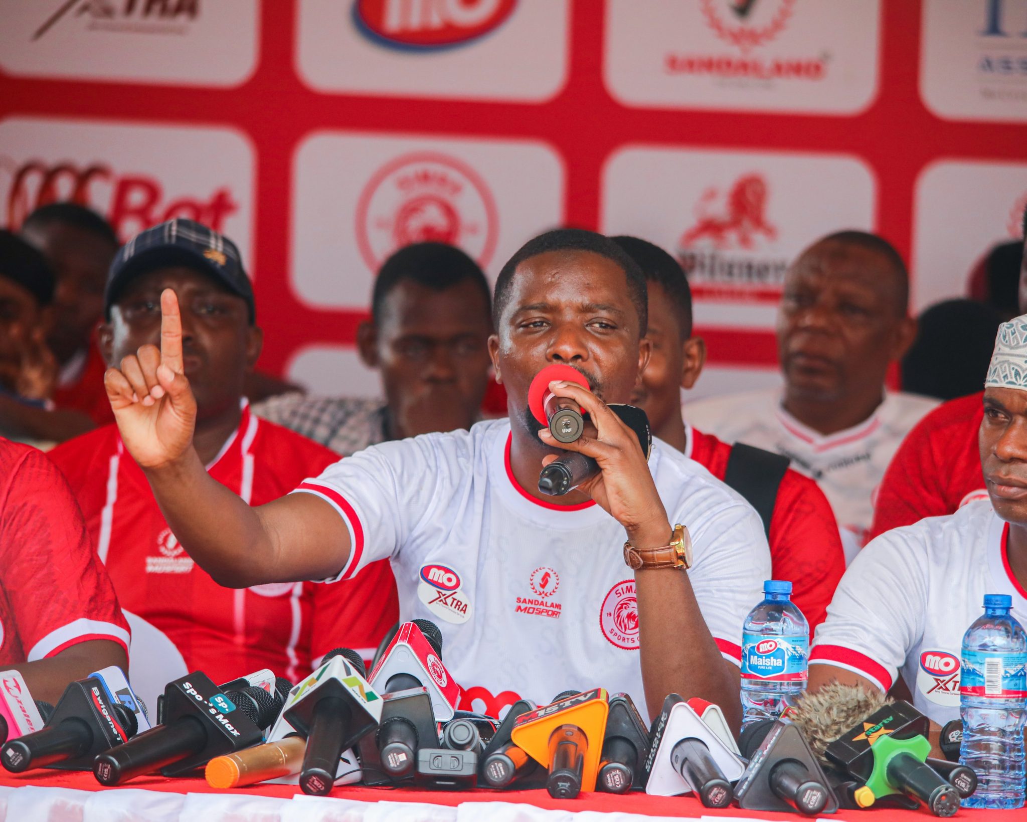 KUMBE BENCHIKAH ALIOGOPA KUIHARIBU SIMBA..."HATUWEZI KUMZUIA...AHMED ...